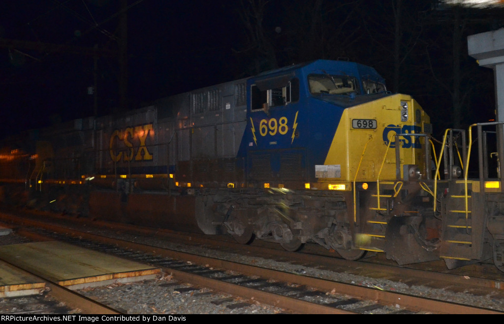 CSX AC60CW 698 on Q034-22